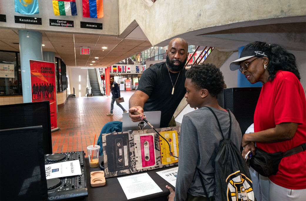 STEM expo attracts 400 at York College | | qchron.com