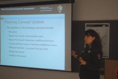 Crowd advocates for West Pond repair | | qchron.com