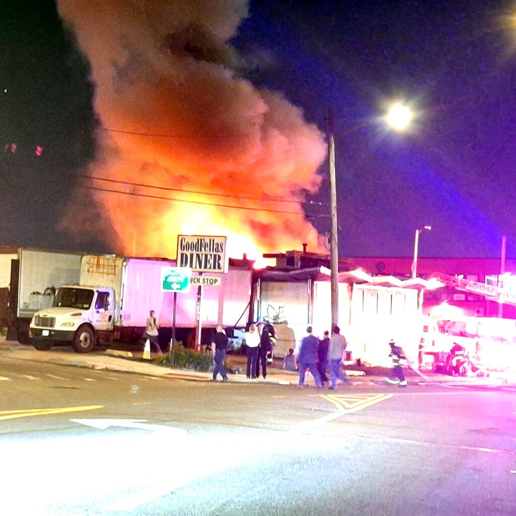 Iconic GoodFellas Diner goes ablaze | | qchron.com