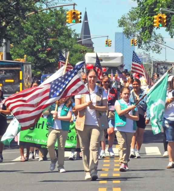 Here comes the flag! Sunnyside salutes | | qchron.com