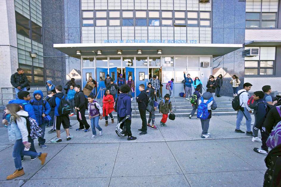 MS 172 wants its own crossing guard | | qchron.com