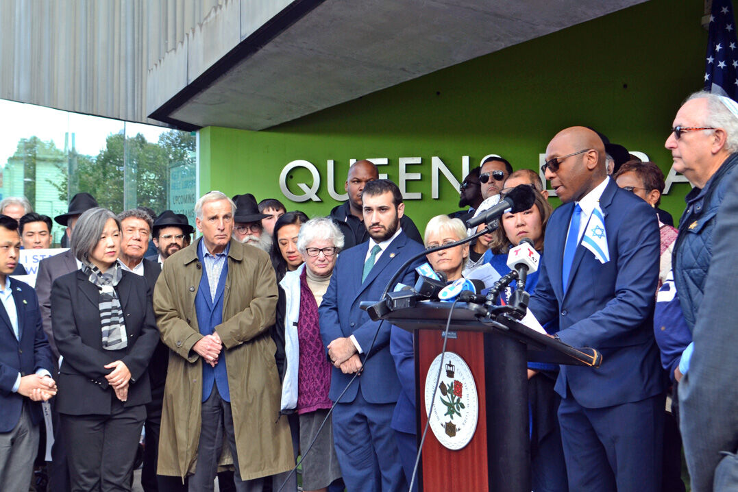 Queens shows it stands with Israel | | qchron.com
