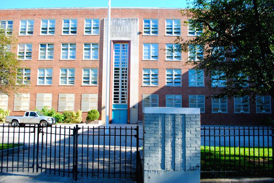 Parents still push for FoHi crossing guard | | qchron.com