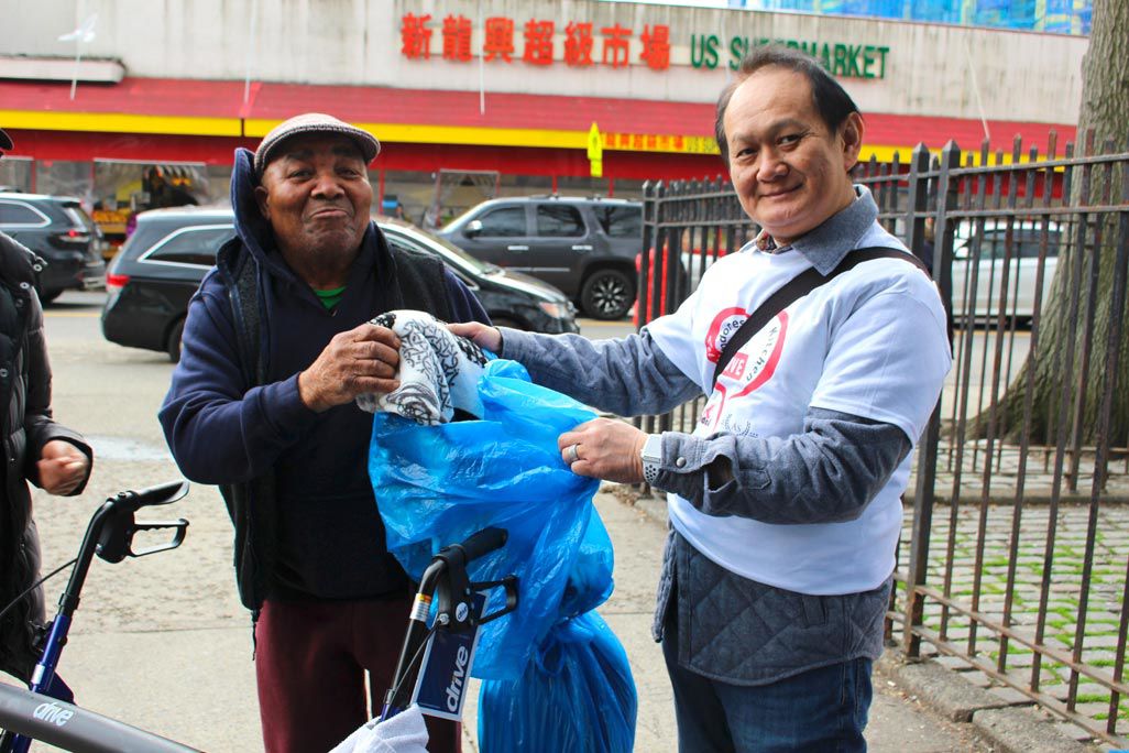 Lending a helping hand | | qchron.com