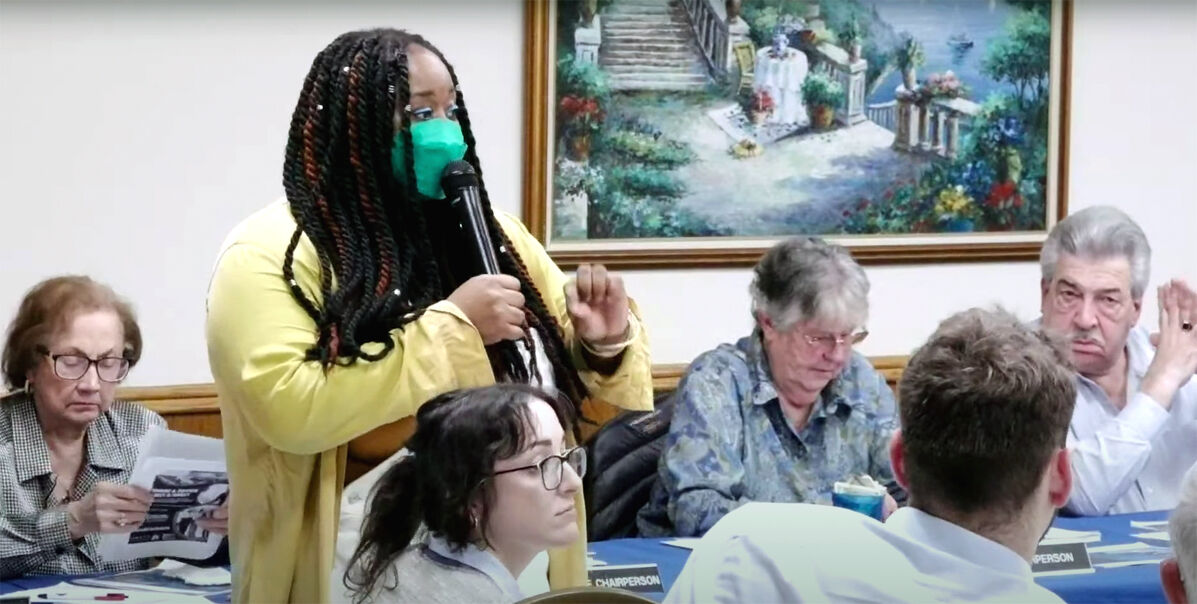 Residents at CB 10 criticize bus redesign | | qchron.com