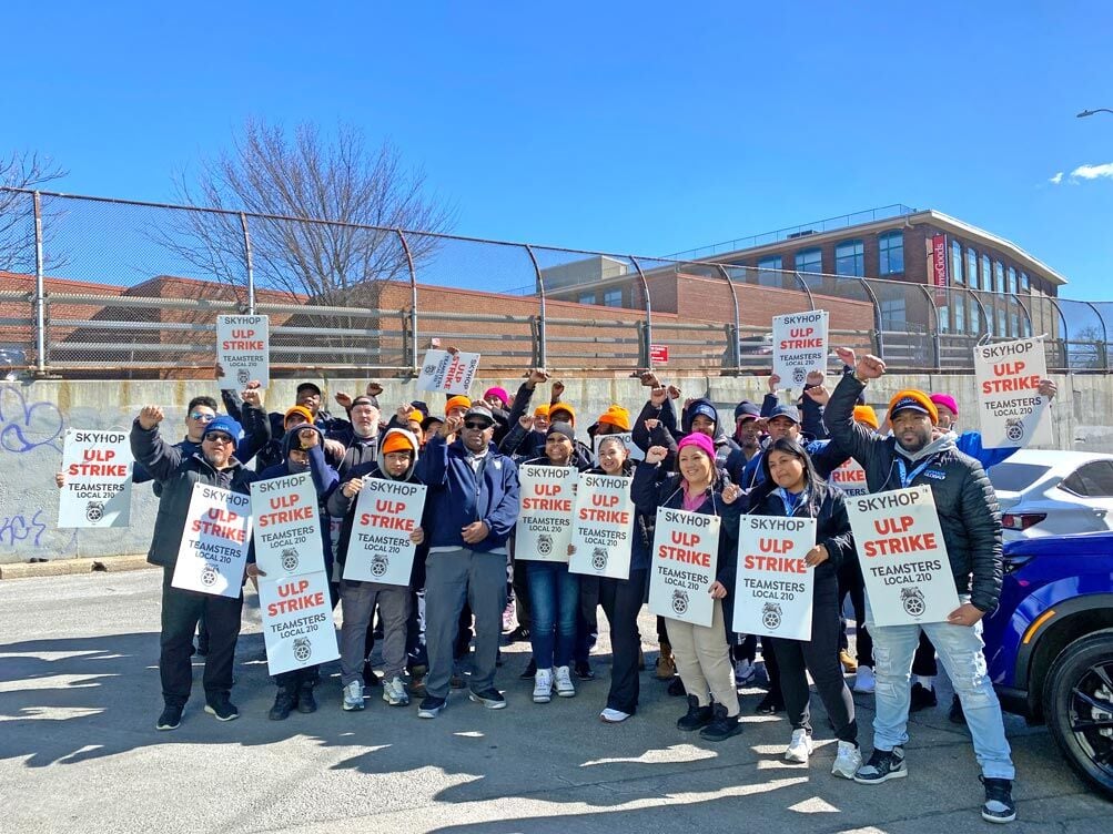 SkyHop drivers continue picketing | | qchron.com