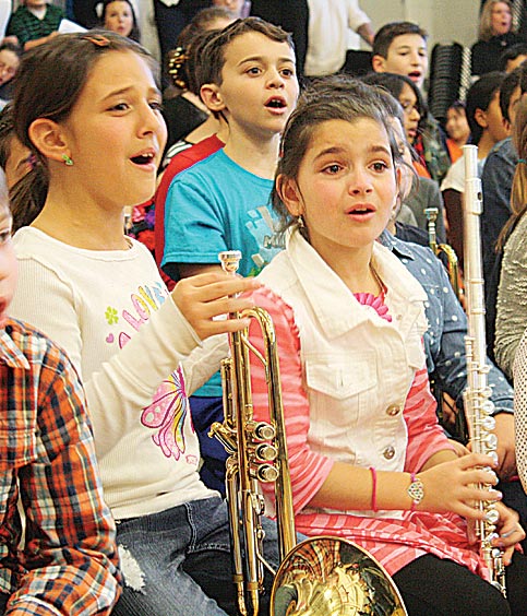 PS 49 honors its departing principal | | qchron.com