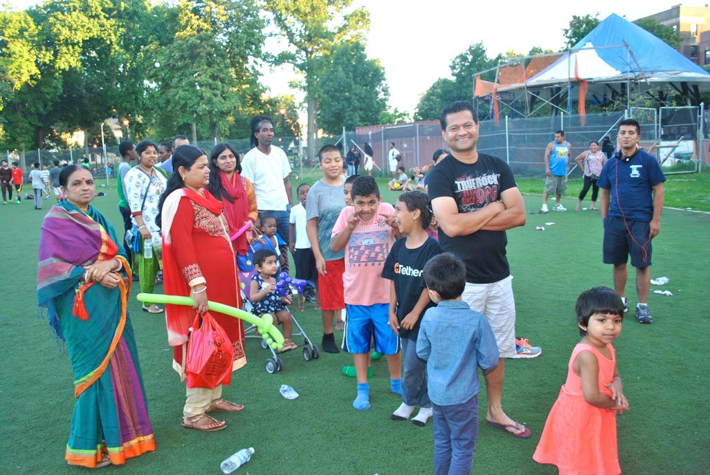 Southeast Queens celebrates a night out | | qchron.com