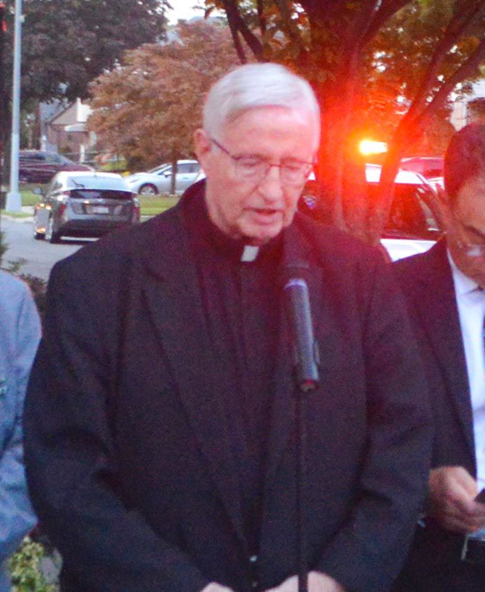 Bayside Hills commemorates 9/11 | | qchron.com