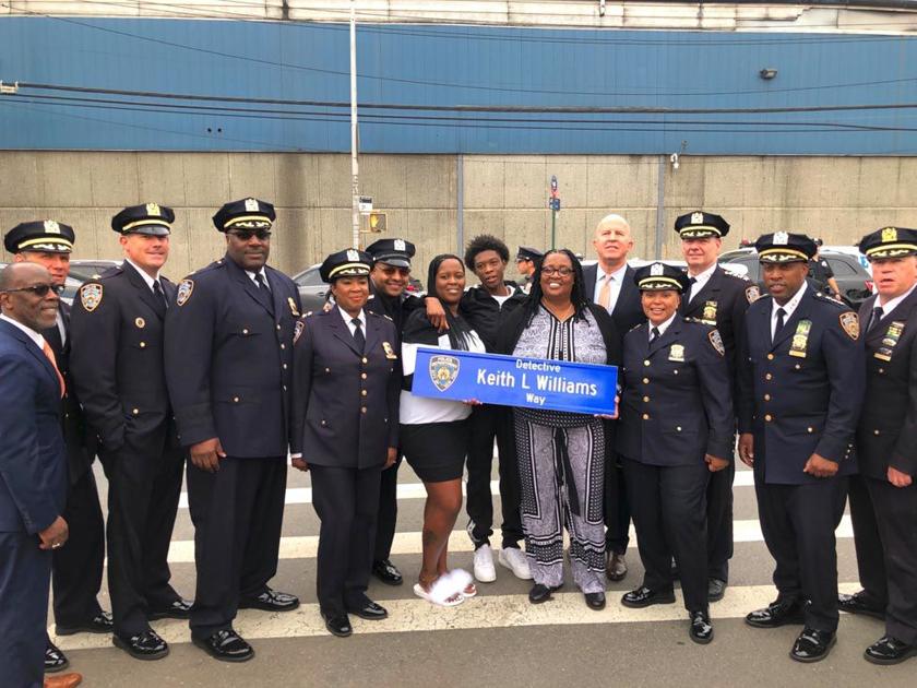City honors slain Jamaica detective | | qchron.com