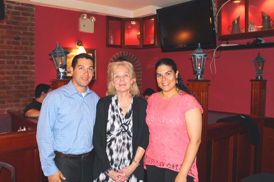 Evelyn DeCoursey dies of cancer at 82 | | qchron.com