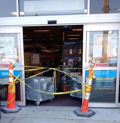 Fire guts Petco store on Cross Bay Blvd. | | qchron.com