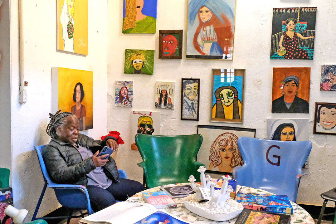 Authentic art fills an unusual, unknown space | | qchron.com