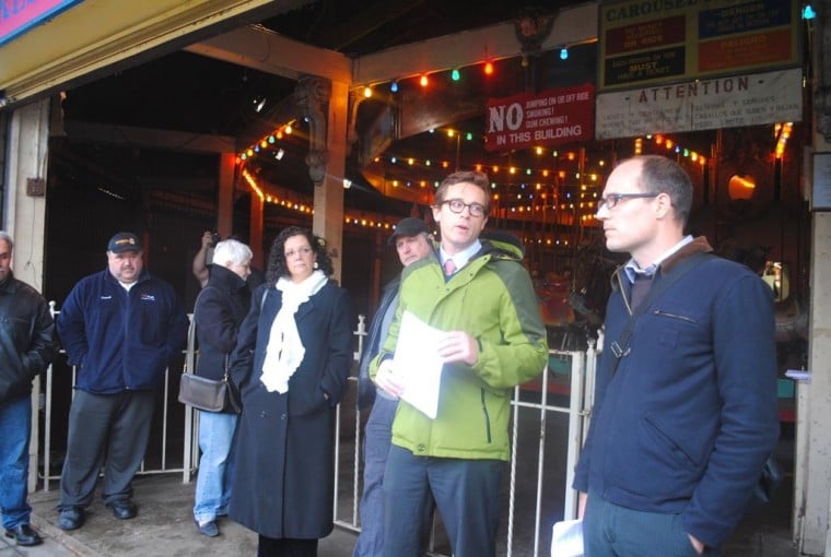 Spinning in circles: Trying to find carousel operator | | qchron.com