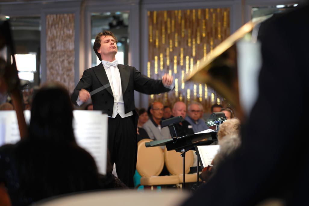 Strike up the band, maestro! | | qchron.com