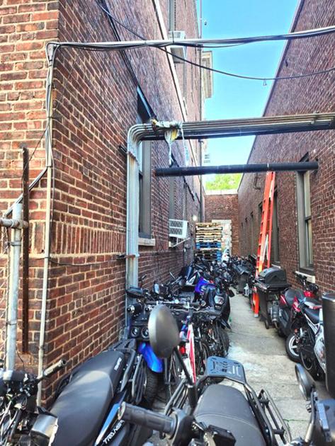 Alley-oops! | | qchron.com