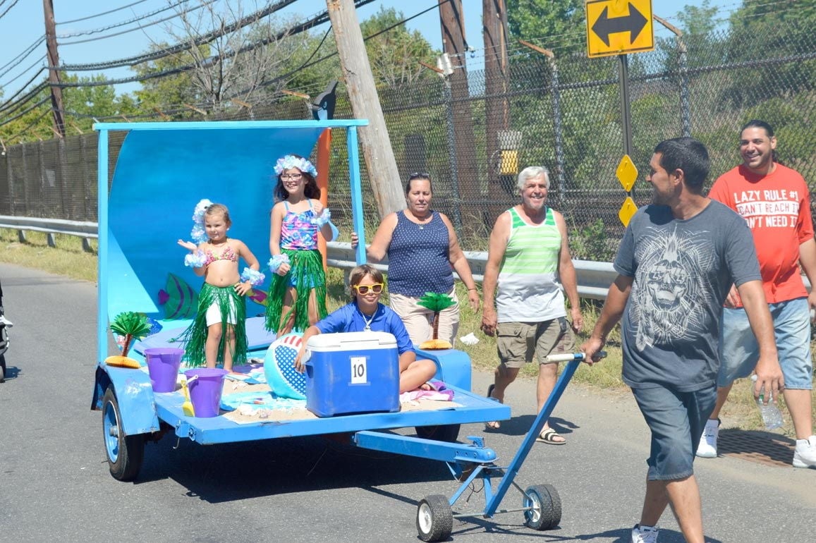Baby Parade marches down 104th Street | | qchron.com