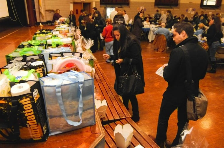 Fundraising event draws large crowd | | qchron.com