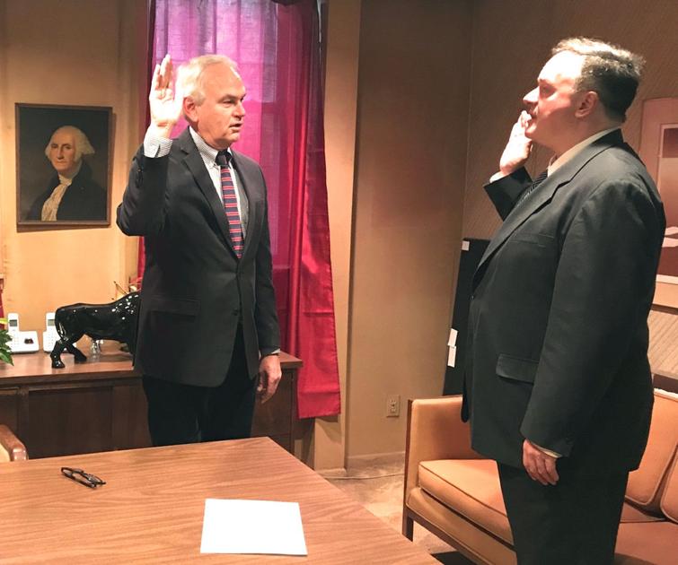 Bob Holden takes the oath | | qchron.com