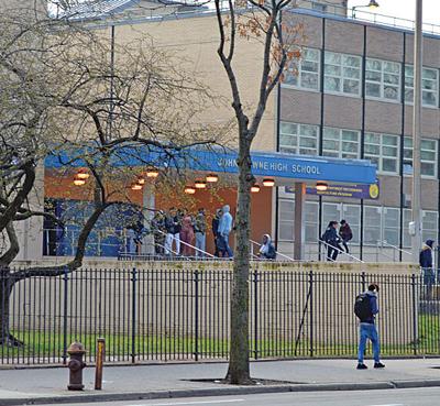 John Bowne HS to get 630 new seats | | qchron.com