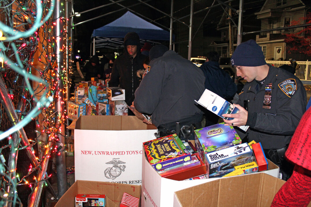 Holly, jolly holiday with the 102nd Pct. | | qchron.com