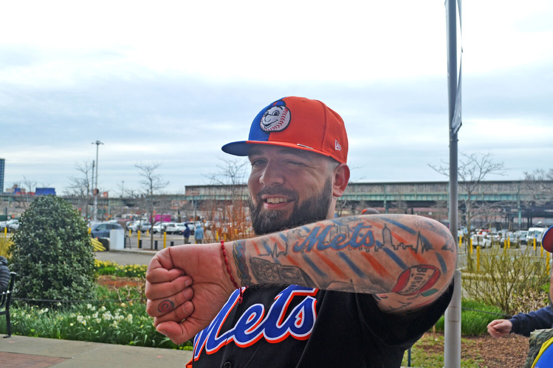 Mets fans all smiles, in style on Opening Day | | qchron.com