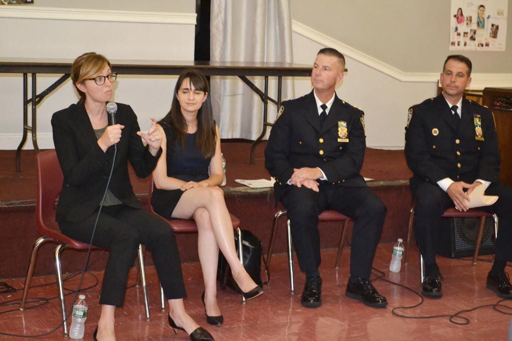 Town hall takes on NYPD body cameras | | qchron.com