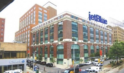 JetBlue’s sign ready for takeoff | | qchron.com