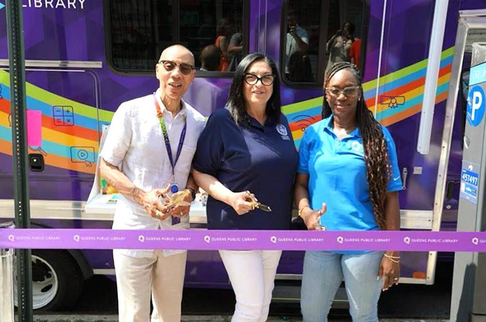 QPL unveils its new youth mobile library | | qchron.com
