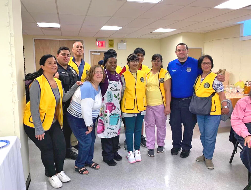 102nd Pct. serves senior breakfast | | qchron.com
