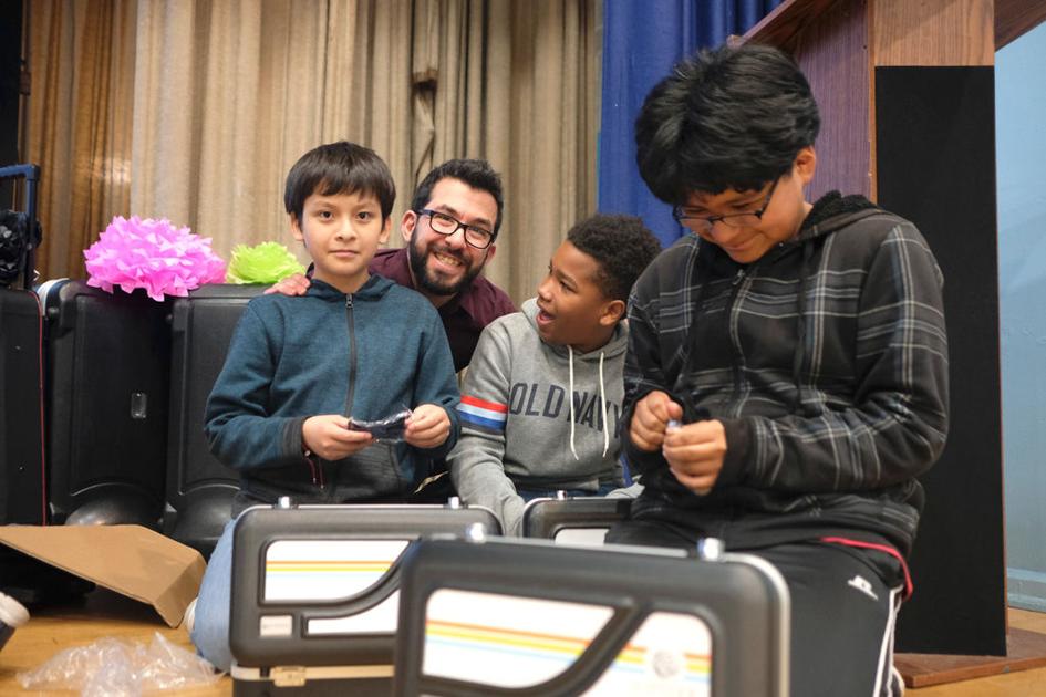 The gift of music for MS 202 | | qchron.com