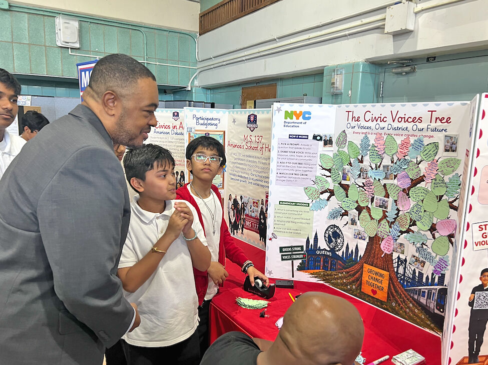 Students collaborate for a brighter future | | qchron.com