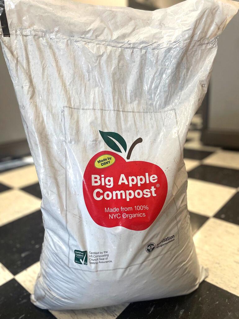 Queens composting a massive success | | qchron.com