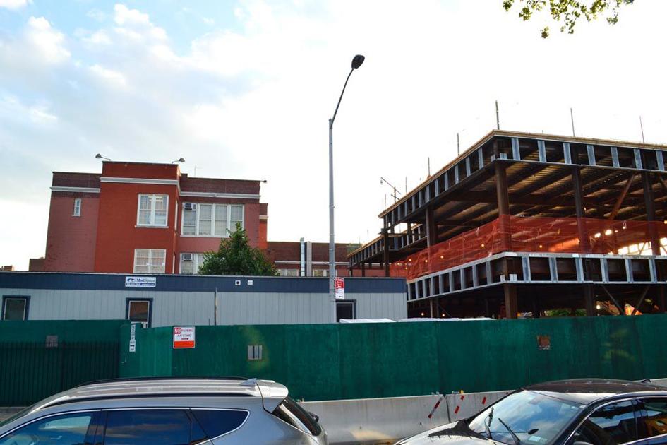 Education panel OKs PS 303 plan | | qchron.com