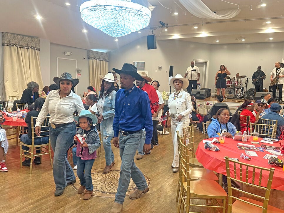 A beautiful day at the Rosedale Parade | | qchron.com