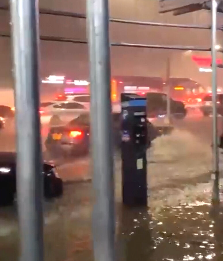 Vignettes from the storm, as Queens gets flooded out | | qchron.com