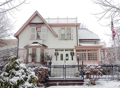 QHS Historic Holiday House Tour returns | | qchron.com