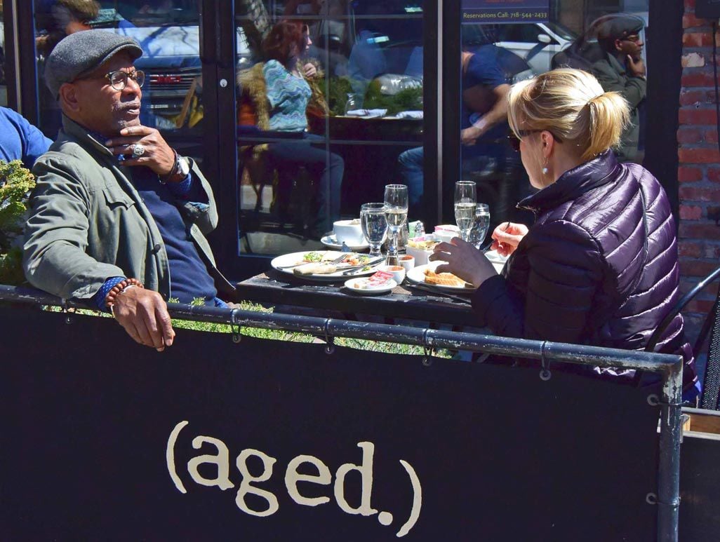 EAT AL FRESCO | | qchron.com