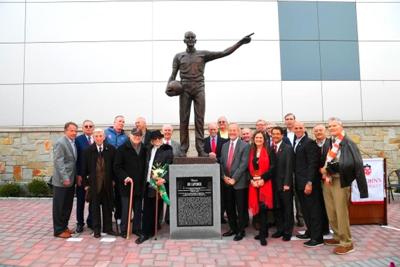 SJU unveils statue of icon Joe Lapchick | | qchron.com