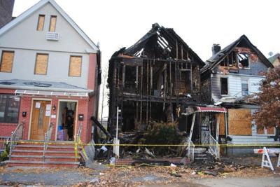 One killed in Woodside fire | | qchron.com