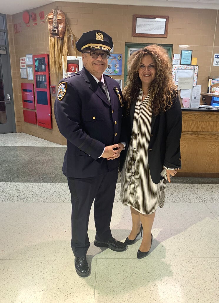 NYPD visits PS/IS 208 in Bellrose | | qchron.com