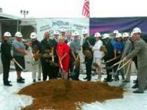 JetBlue Breaks Ground For New Hangar At Kennedy Airport | | qchron.com