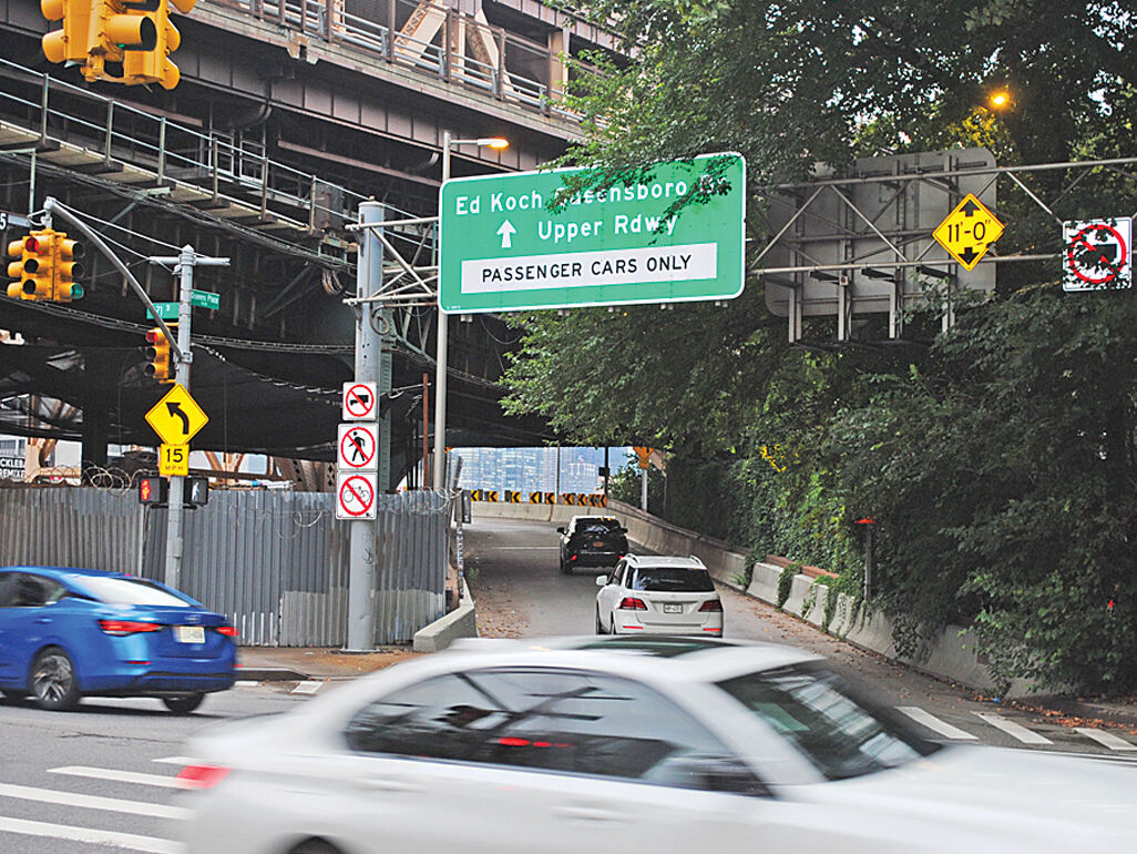 Rollercoaster gives a heckuva ride | | qchron.com