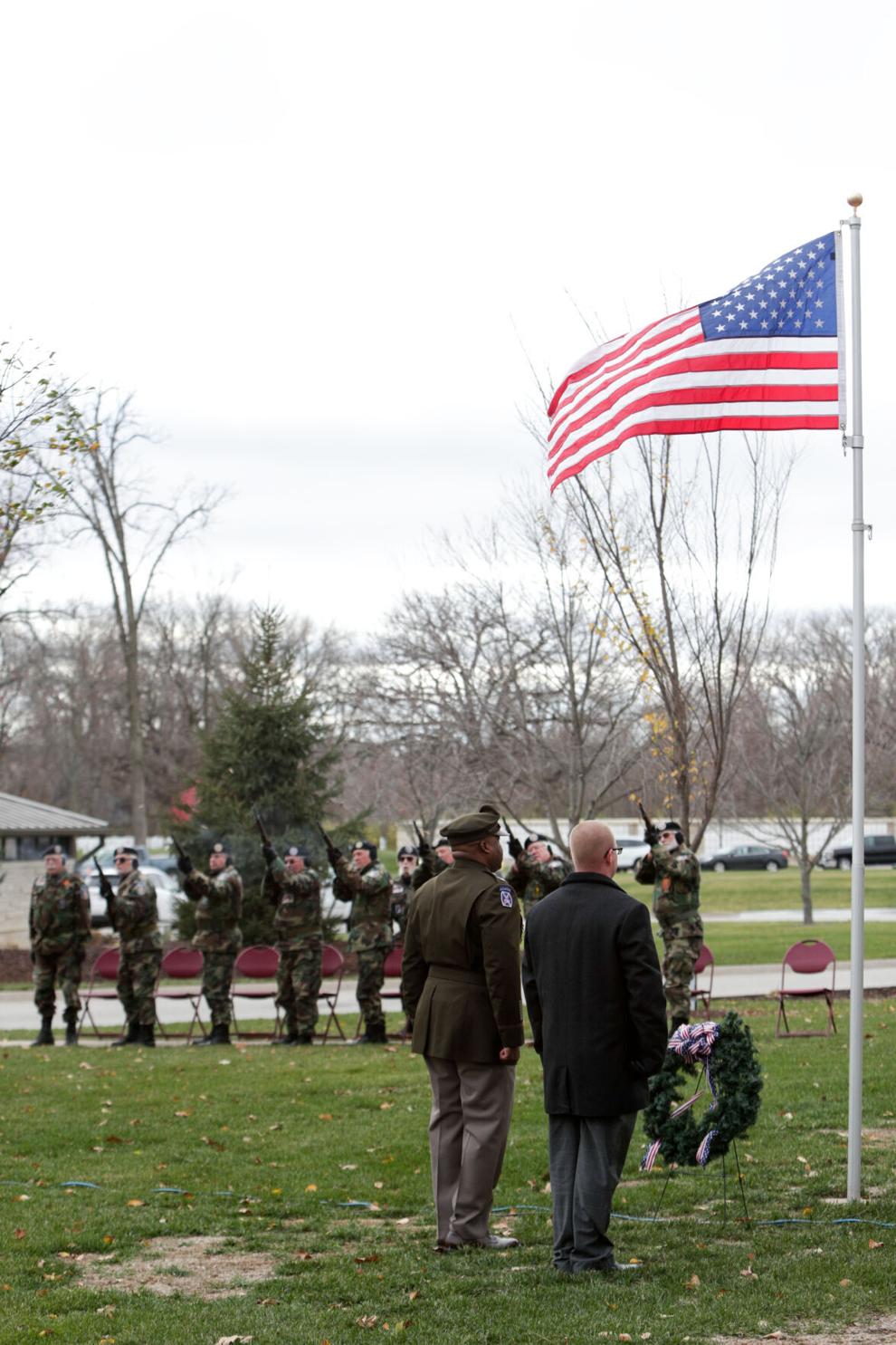 'Thank You': Veterans honored at Rock Island National Cemetery
