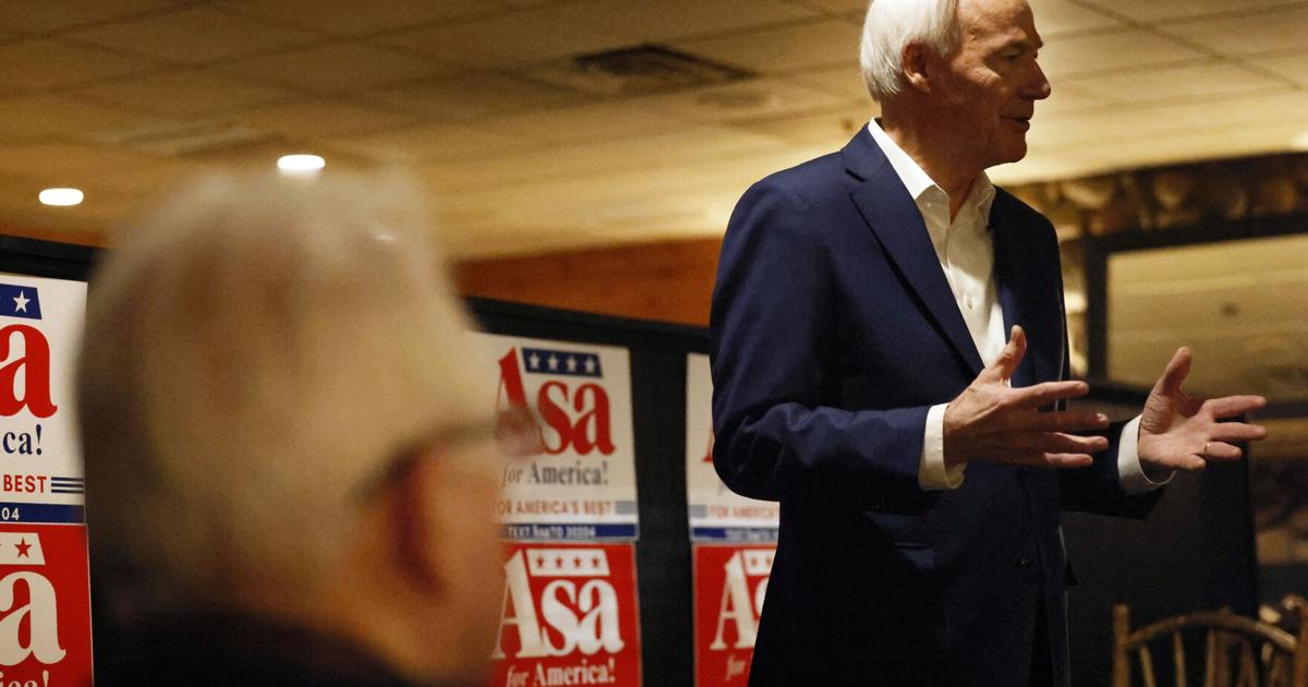 Photos Gop Candidate Asa Hutchinson Meet And Greet