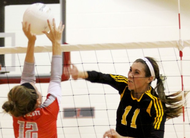 Top-ranked Bulldogs overcome heat to sweep Lancers