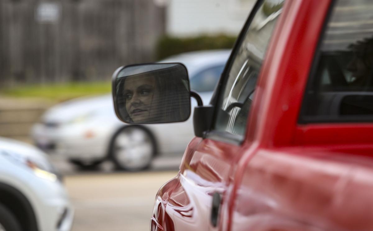Moline police officer gives truck to woman in need | Local News ...