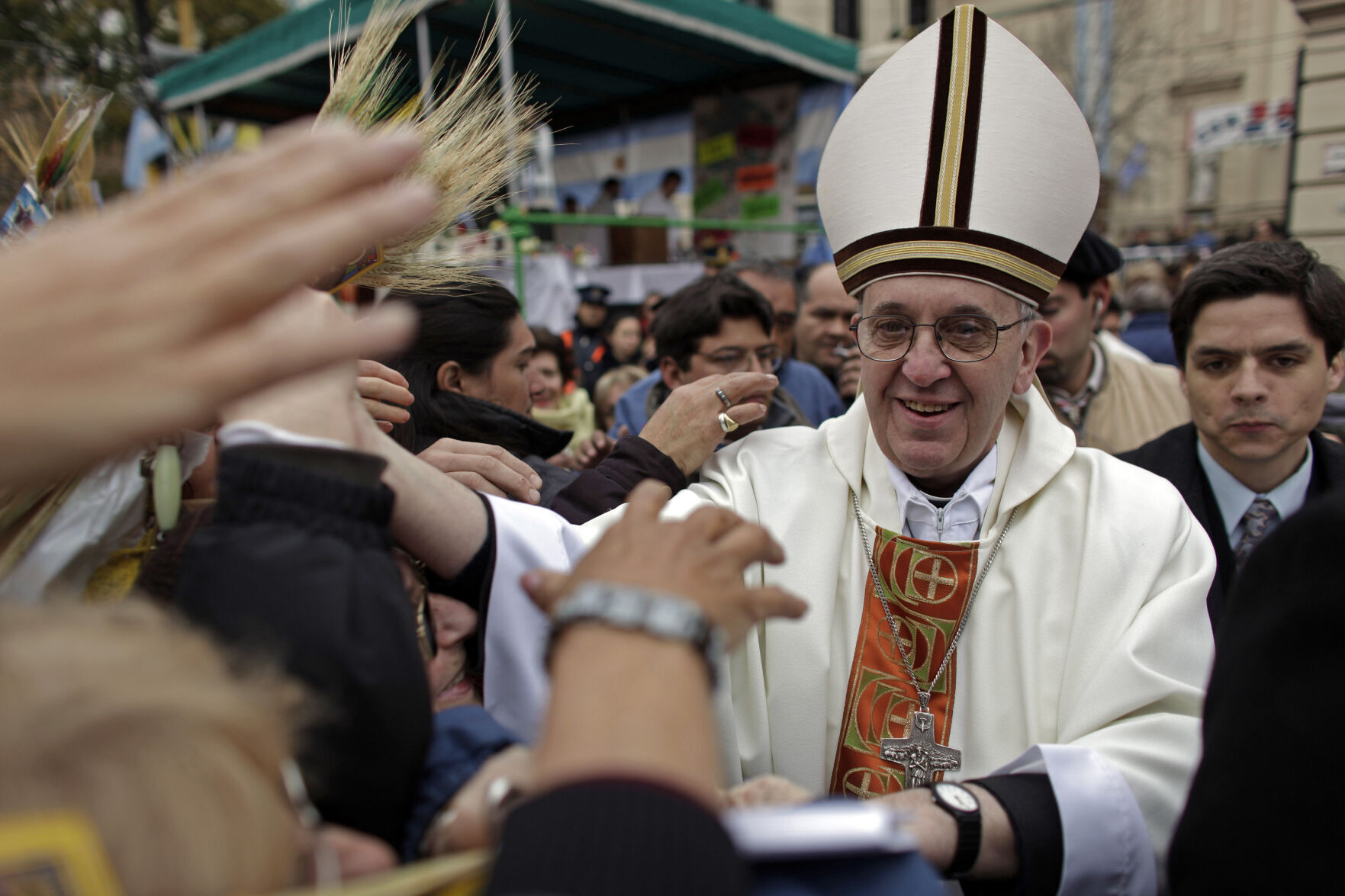 Quad-Cities leaders react to death of Pope Francis