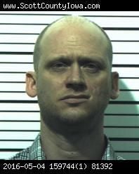 Bettendorf jewelry store co-owner, manager charged with theft