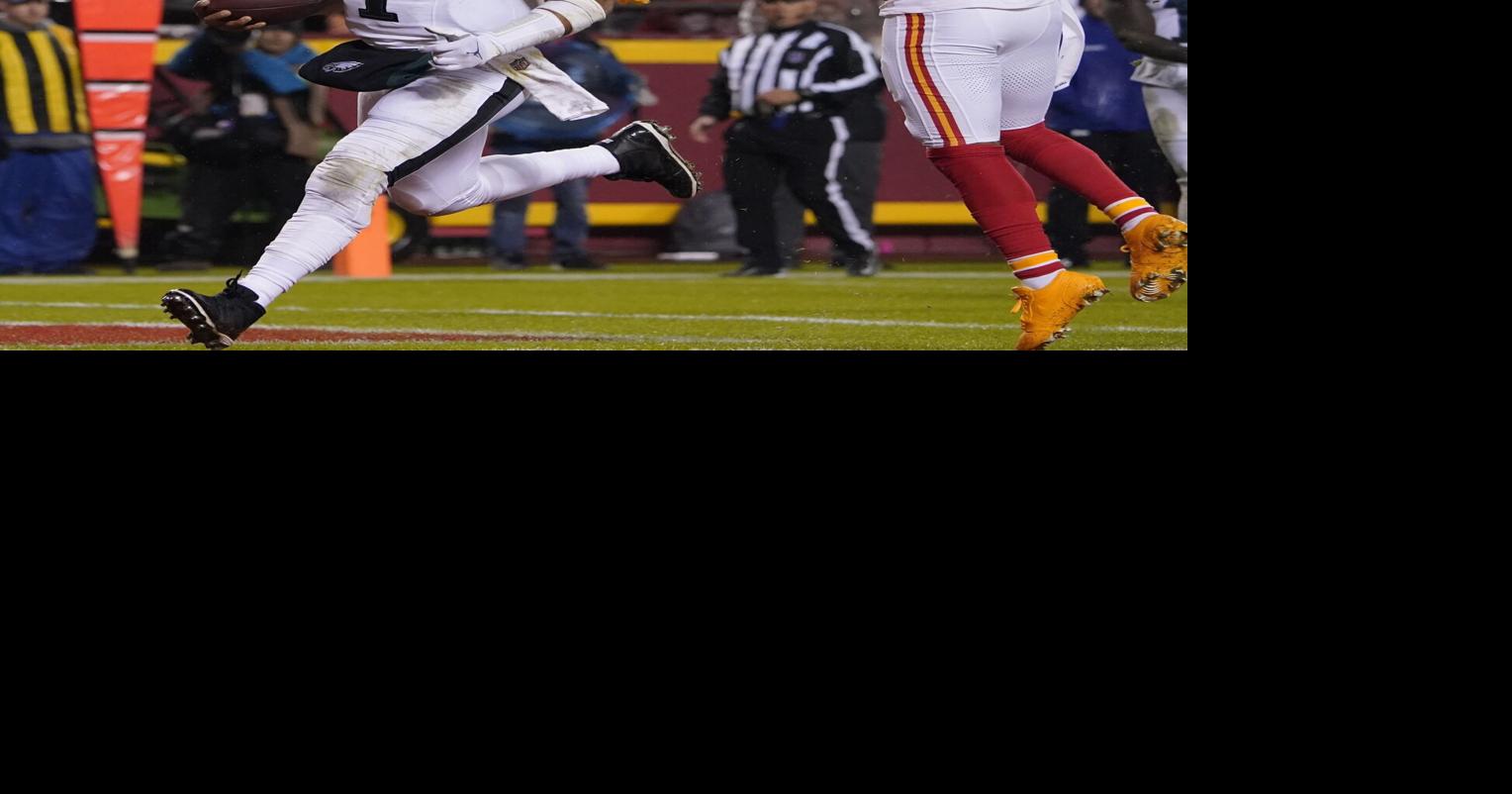 Eagles outlast Chiefs in marquee matchup